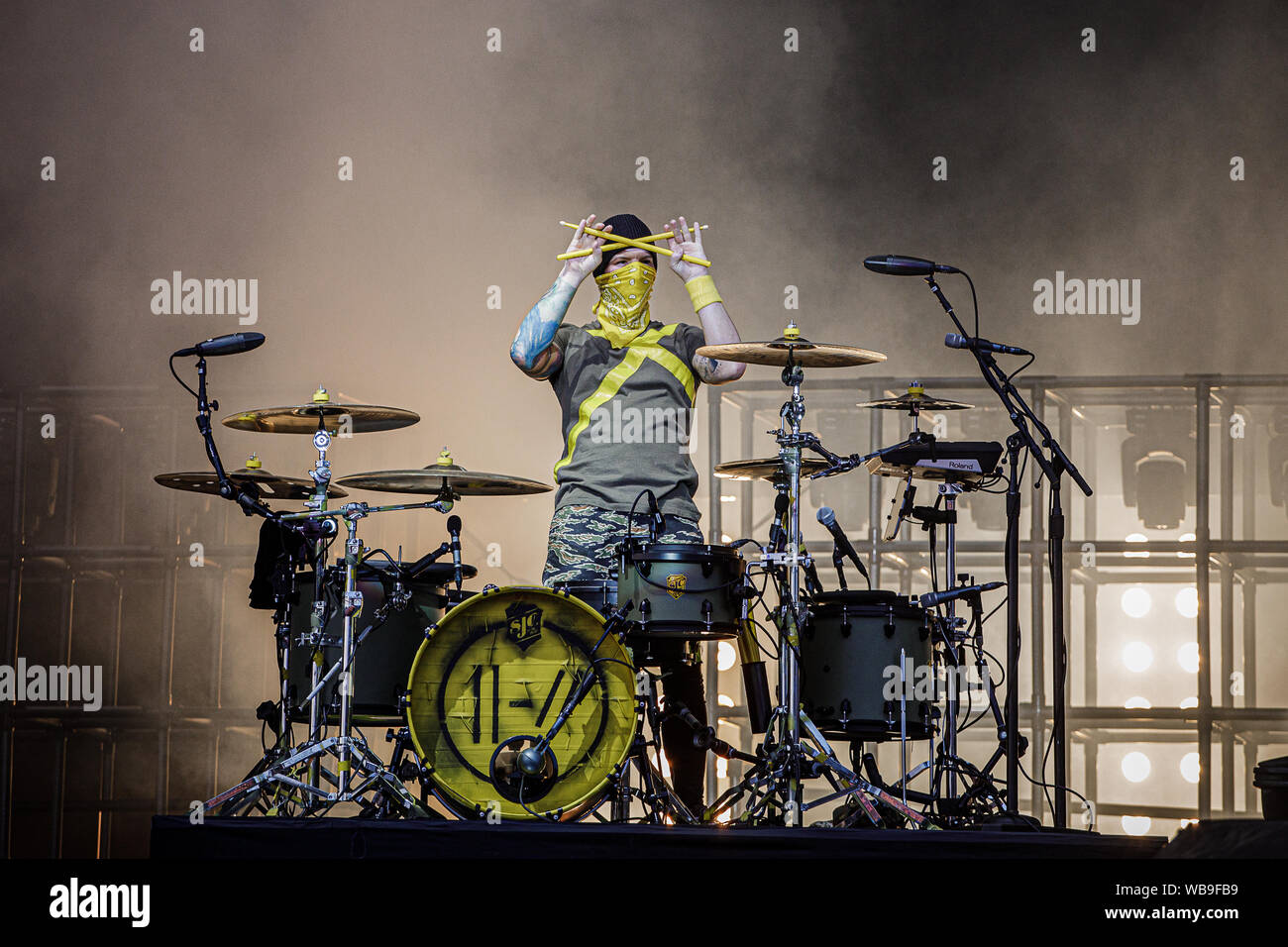 Twenty one pilots drum hi-res stock photography and images - Alamy