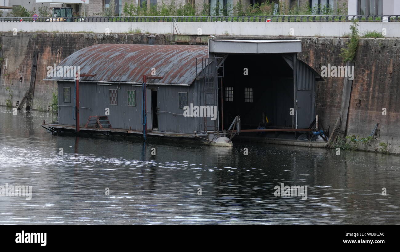 The wet dock hi-res stock photography and images - Alamy