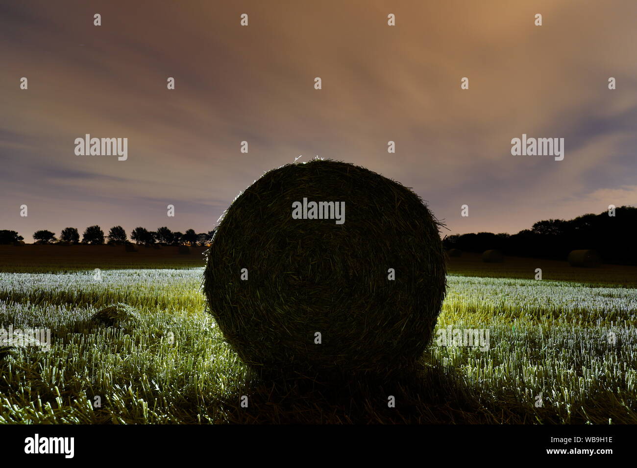 Hay bales night hi-res stock photography and images - Alamy