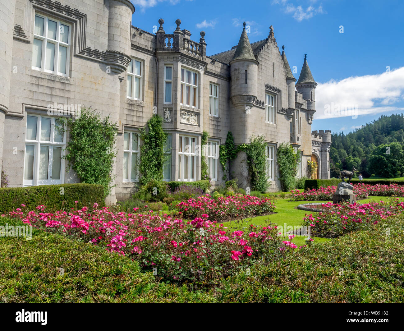 Balmoral scottish castle grounds royal hi-res stock photography and ...