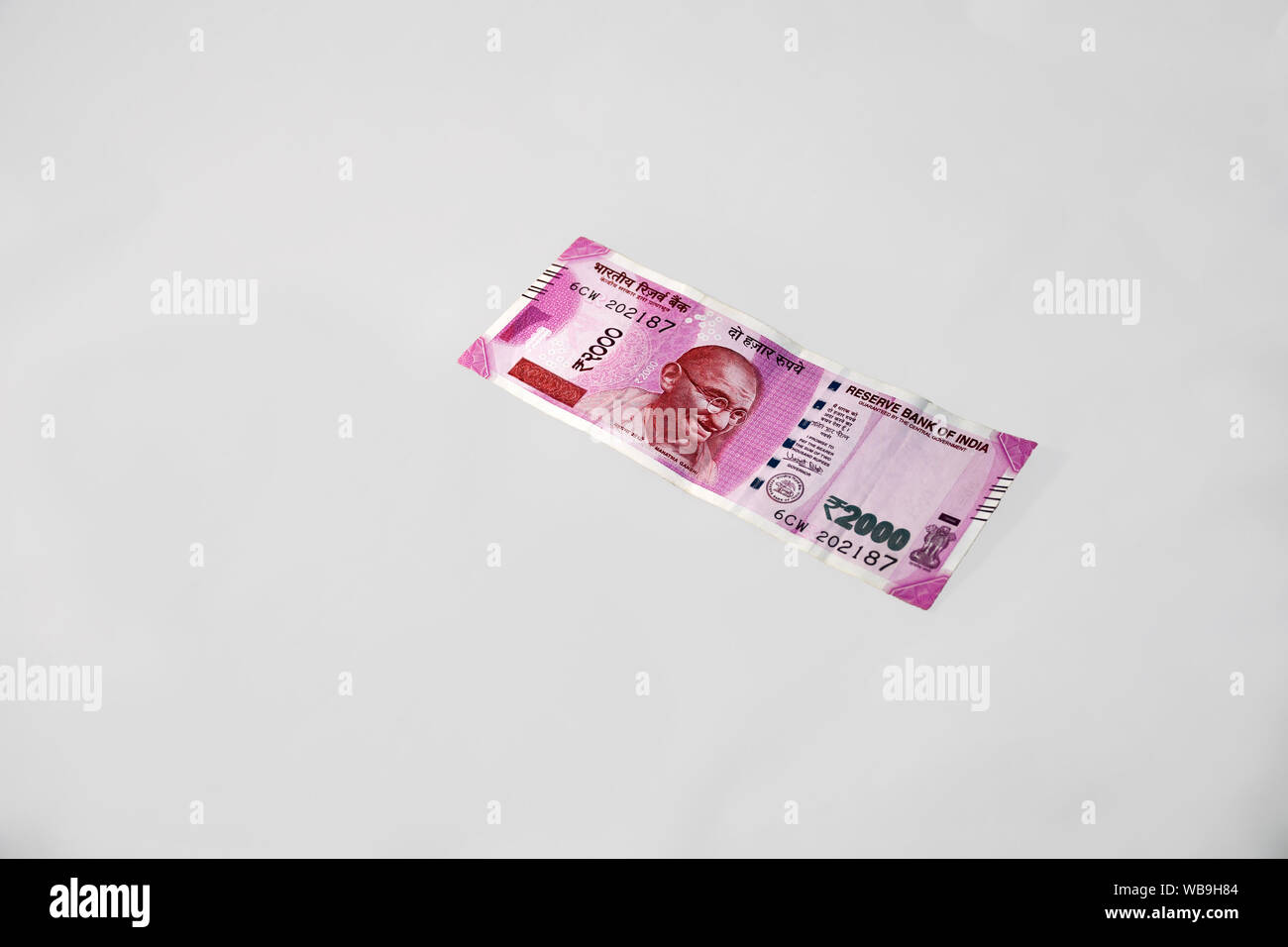 Two thousand rupees note hi-res stock photography and images - Alamy