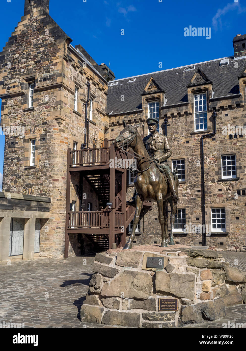 Earl haig monument in edinburgh castle hi-res stock photography and ...
