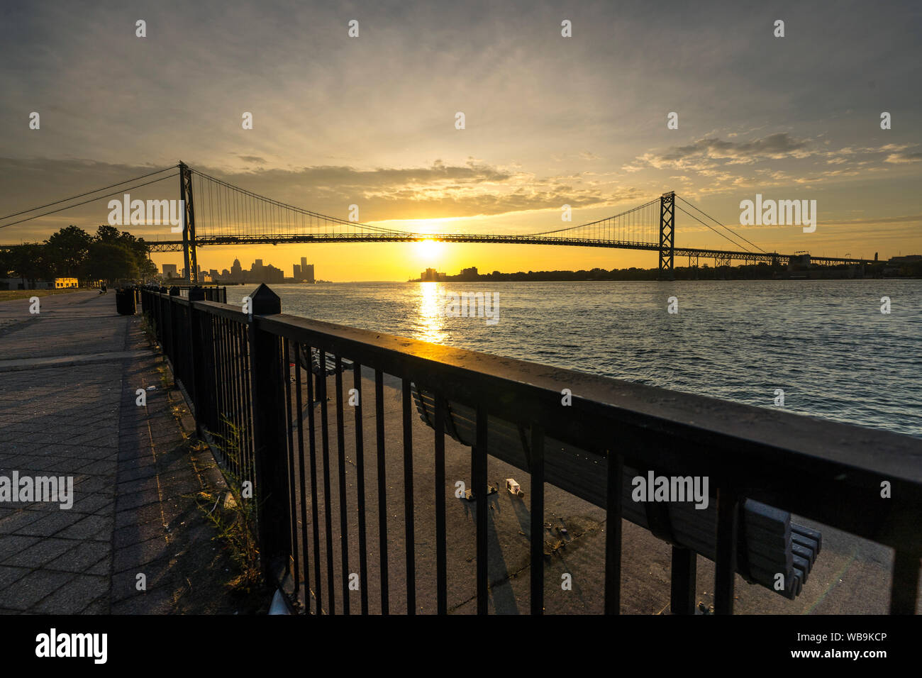 Ambassador bridge windsor sunset hi-res stock photography and images ...