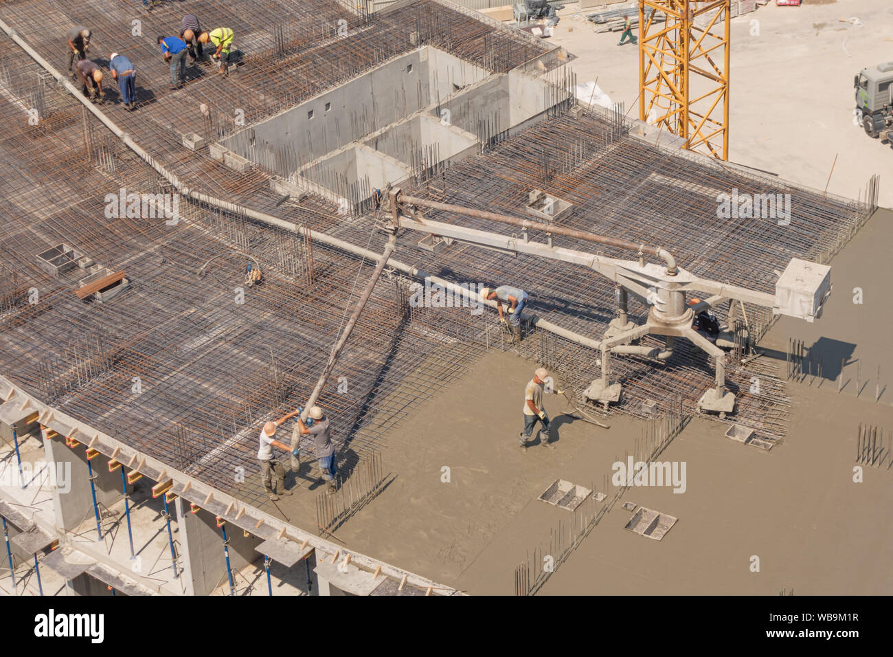 Pouring concrete slab hi-res stock photography and images - Alamy