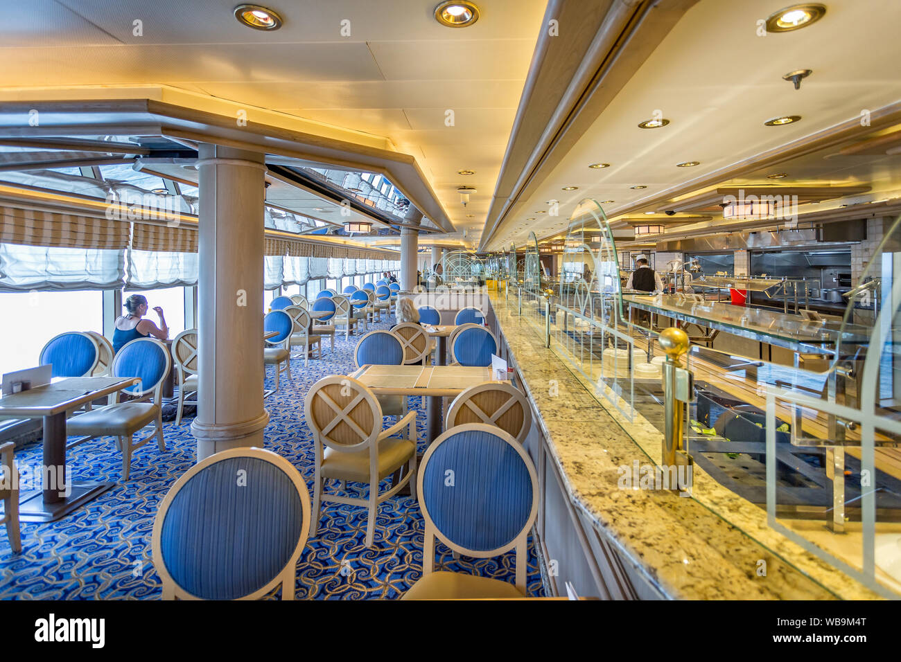 Cunard cruise ship interior hi-res stock photography and images - Alamy
