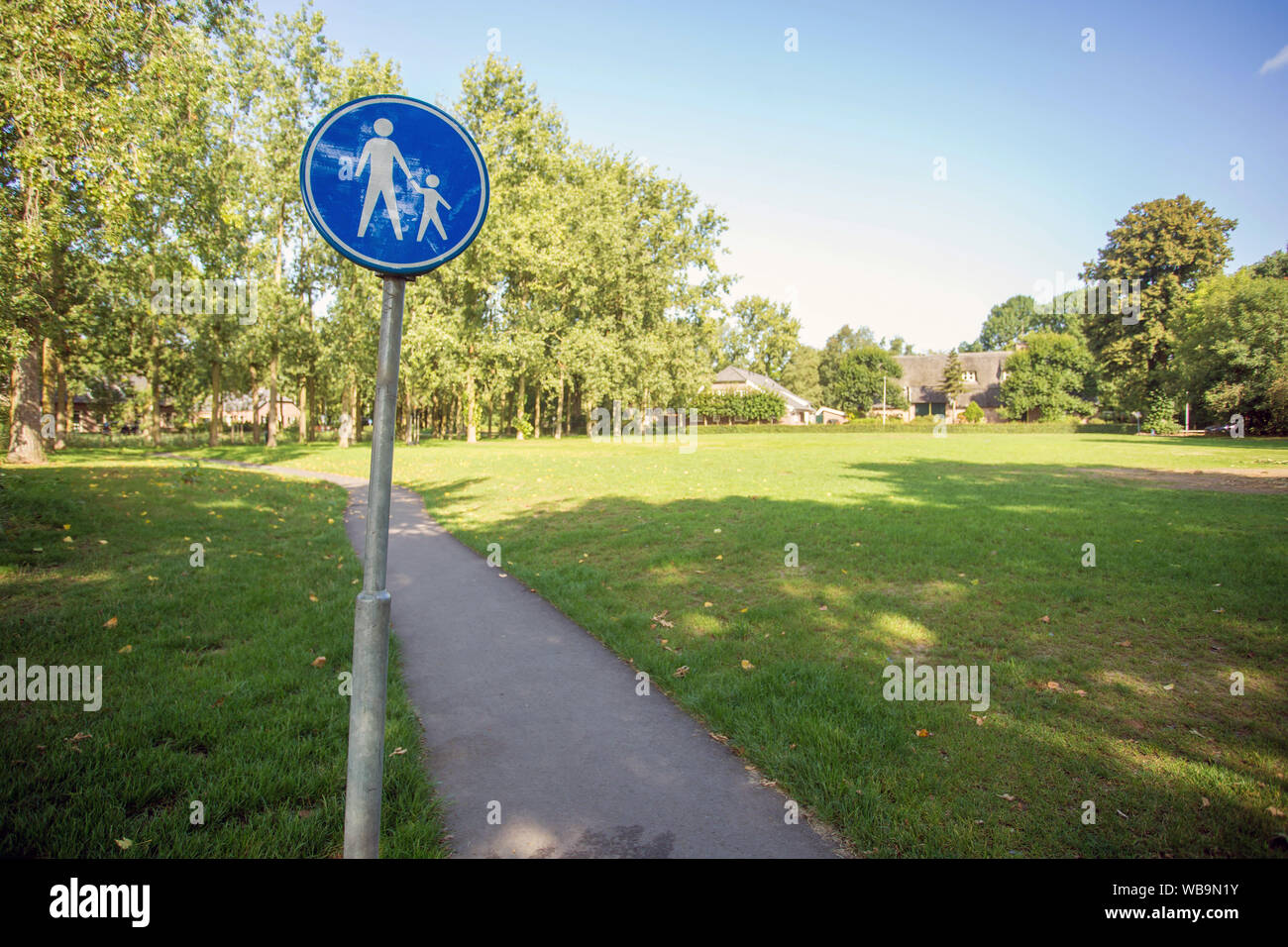 Walkway sign for pedestrians in green park Stock Photo - Alamy