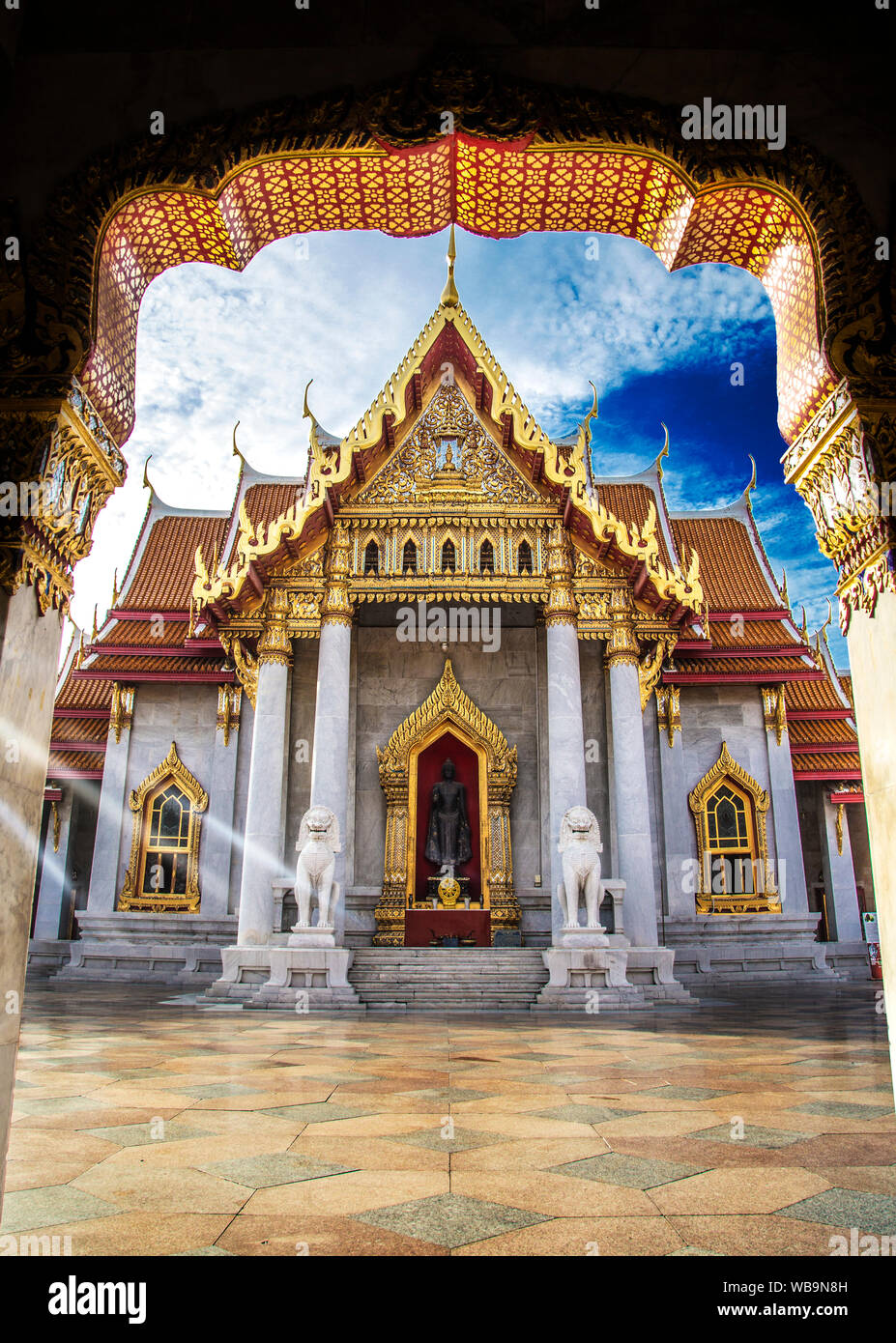 Bangkok temple architecture hi-res stock photography and images - Alamy