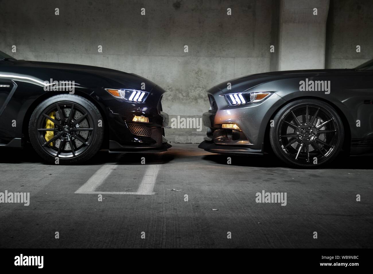 Car facing each other hi-res stock photography and images - Alamy