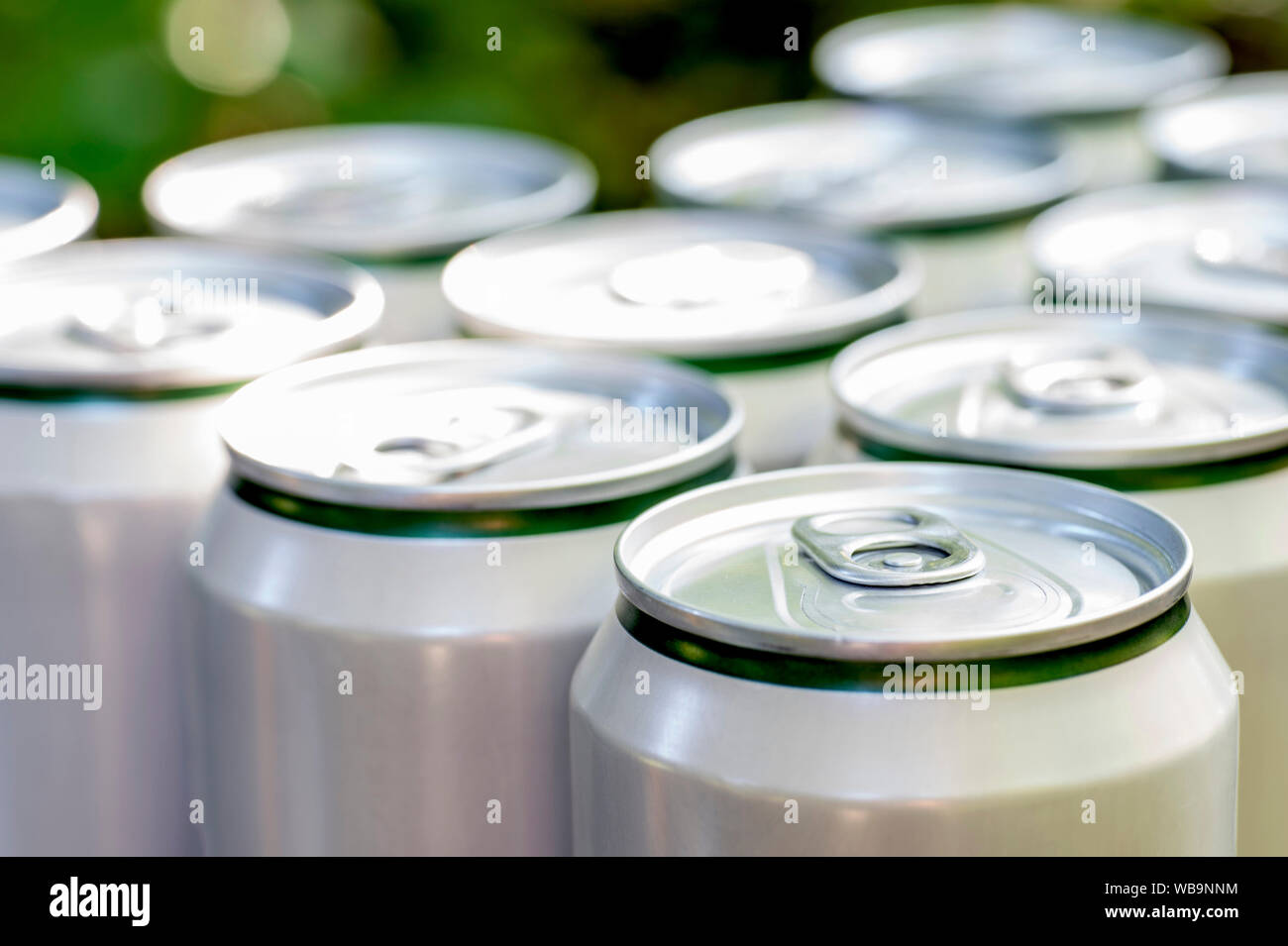 Closed cans of beer hi-res stock photography and images - Alamy