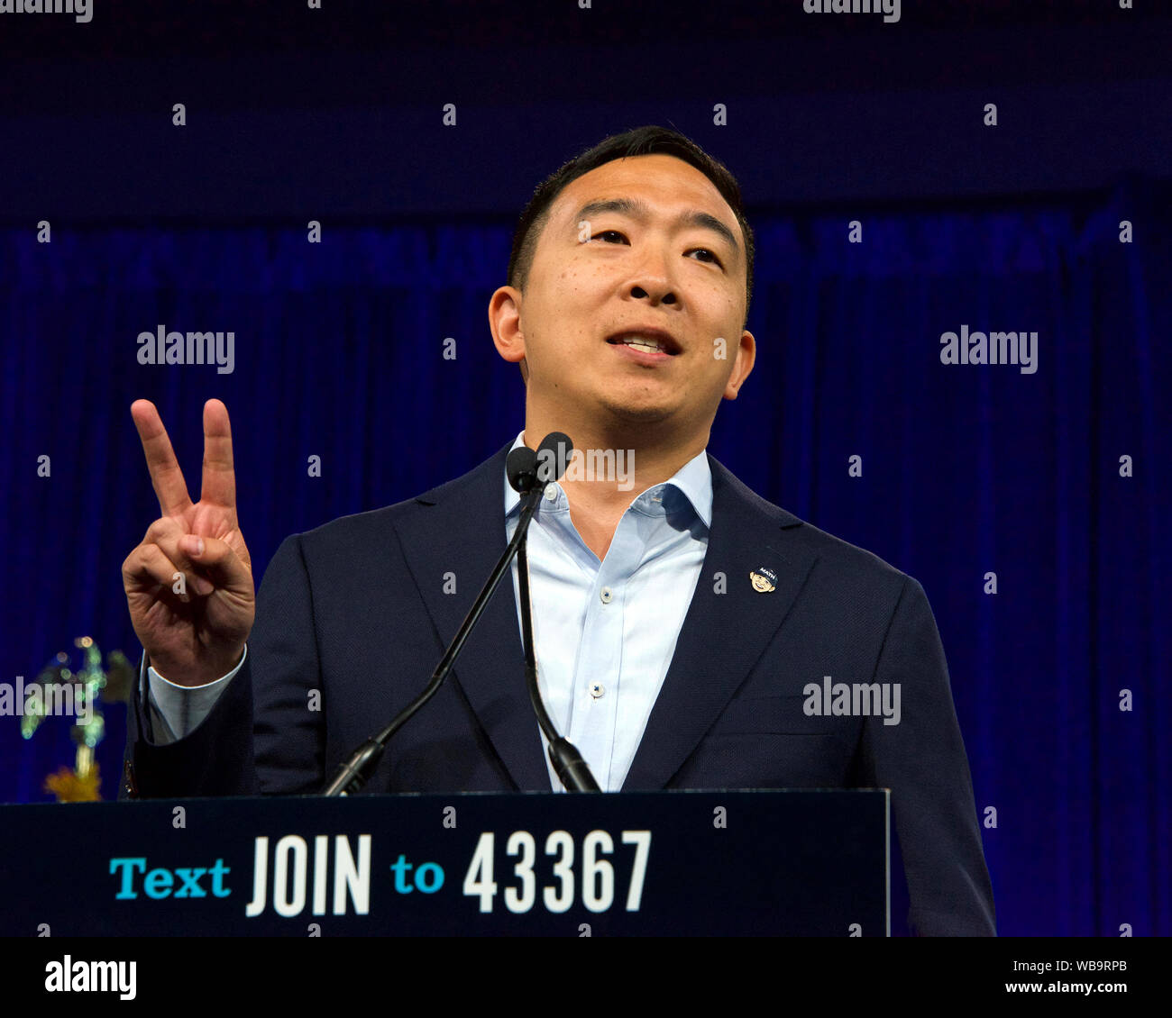 American presidential candidate andrew yang hi-res stock photography ...