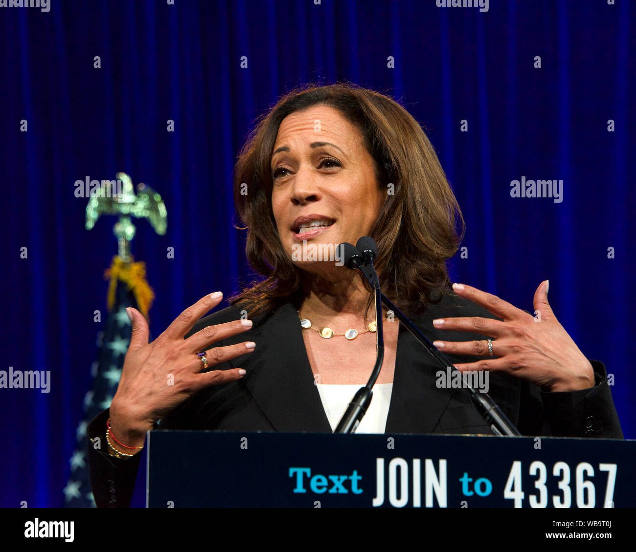 Kamala harris speaking 2020 hi-res stock photography and images - Alamy