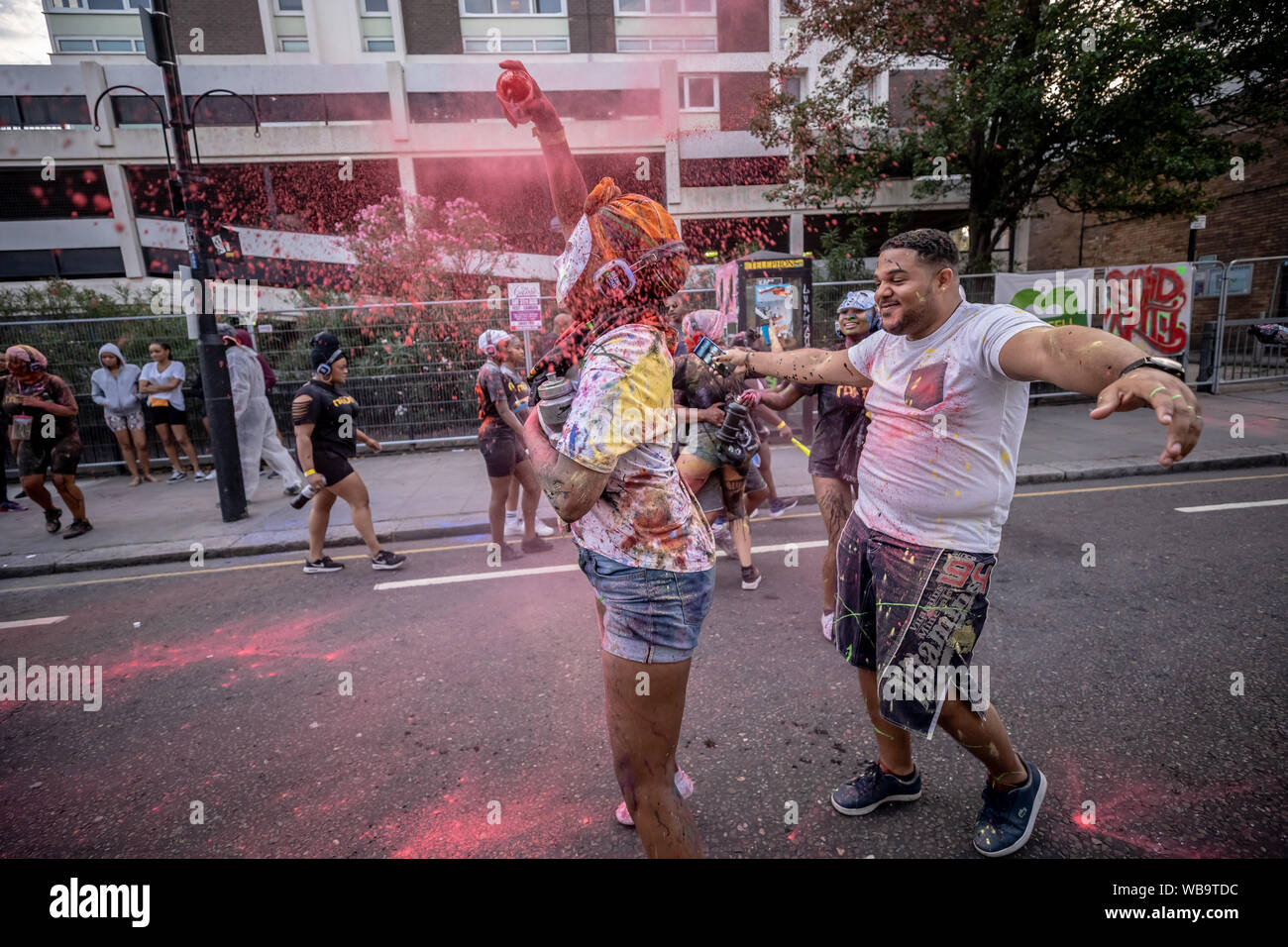 London, UK. 25th August 2019. Jouvert parade starts the Notting Hill ...