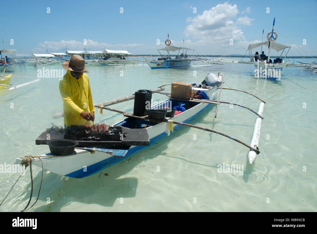Man cooking fried snacks, Virgin Island, Reef Flat, Panglao, Bohol ...