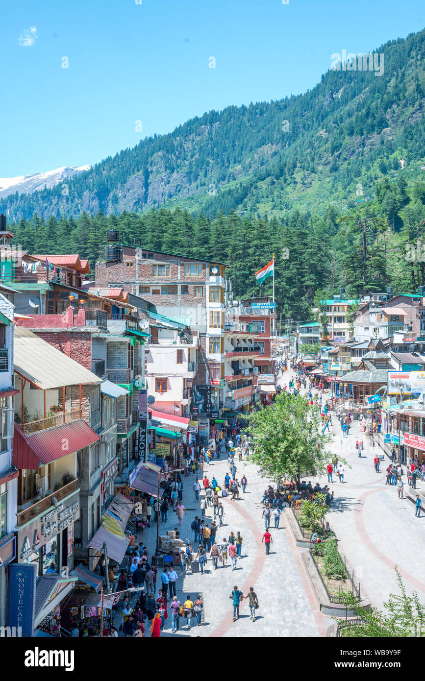 Kullu town street scene hi-res stock photography and images - Alamy