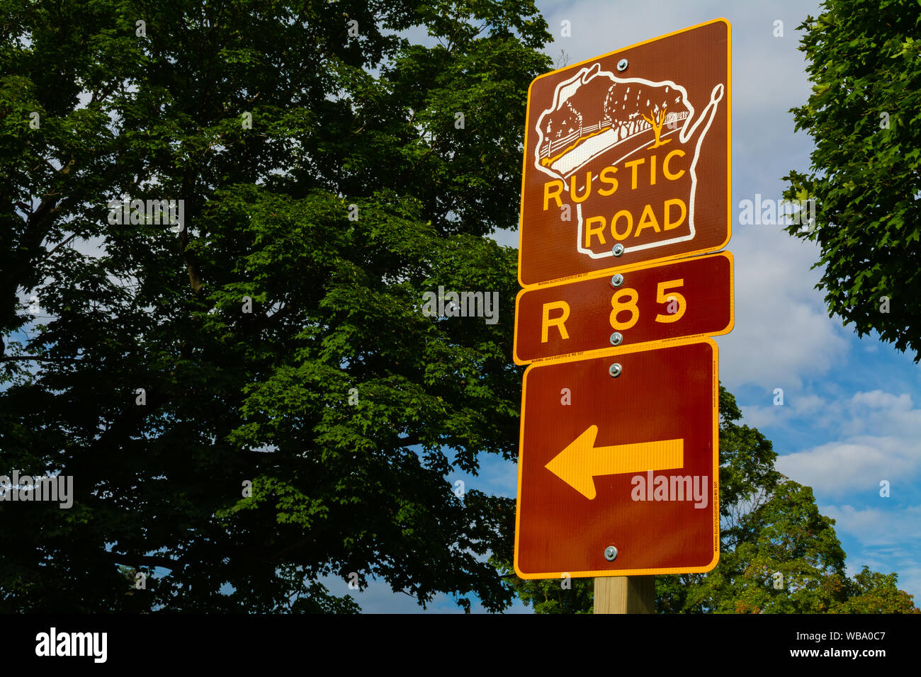 Rustic Road R 85 road sign. Wisconsin, USA Stock Photo - Alamy