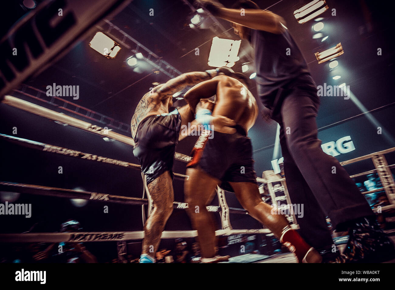 Muay thai fighting in Bangkok in Thailand Stock Photo - Alamy