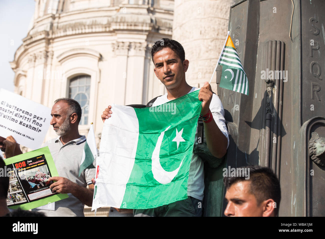 Italy pakistan flag hi-res stock photography and images - Alamy
