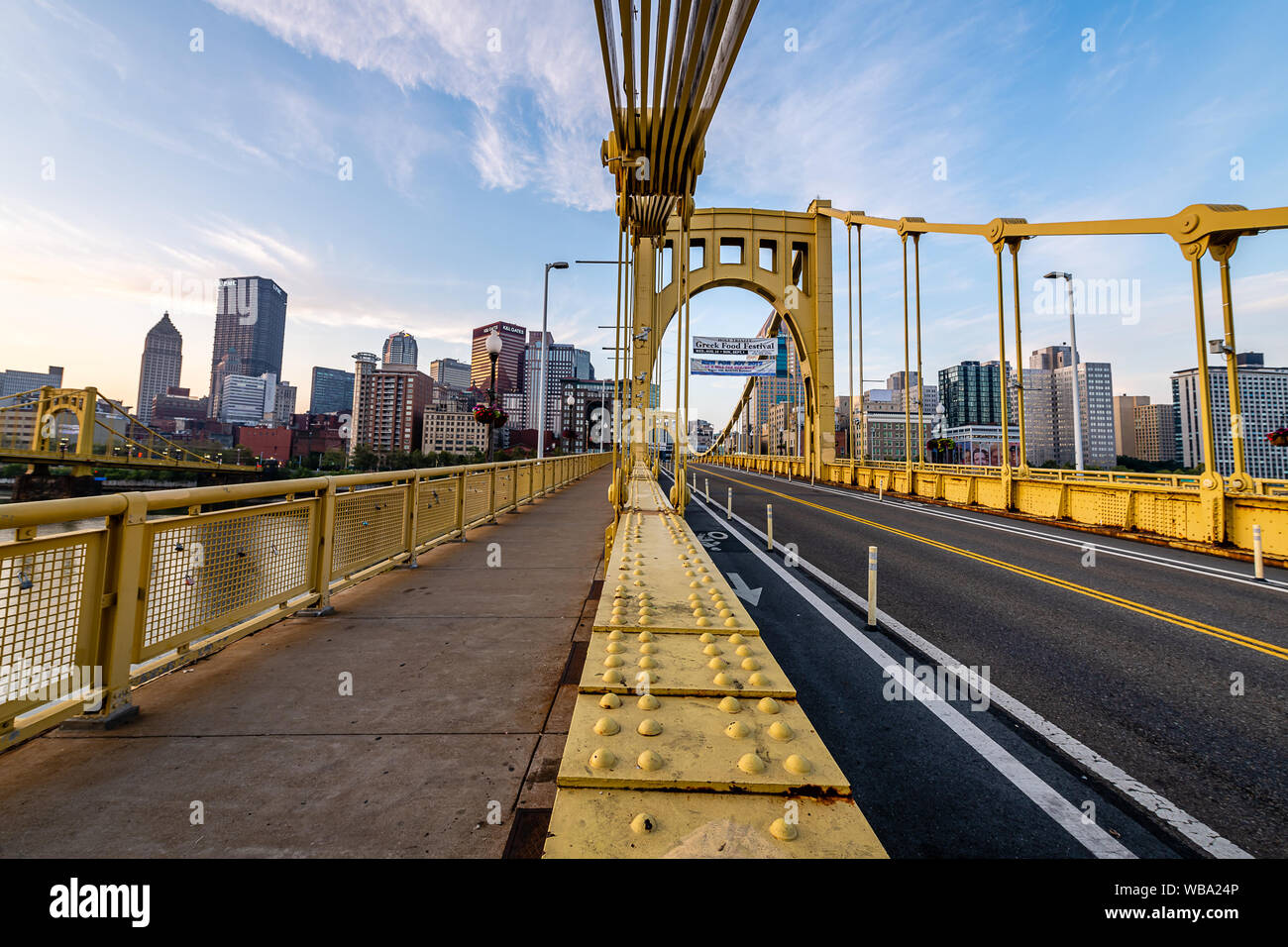 Pittsburgh roberto clemente hi-res stock photography and images - Alamy