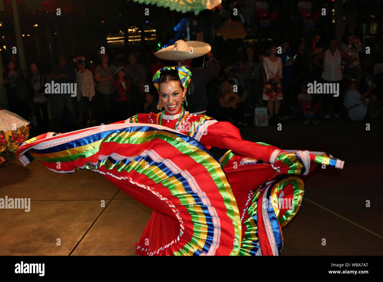 Traditional mexican woman dance hi-res stock photography and images - Alamy