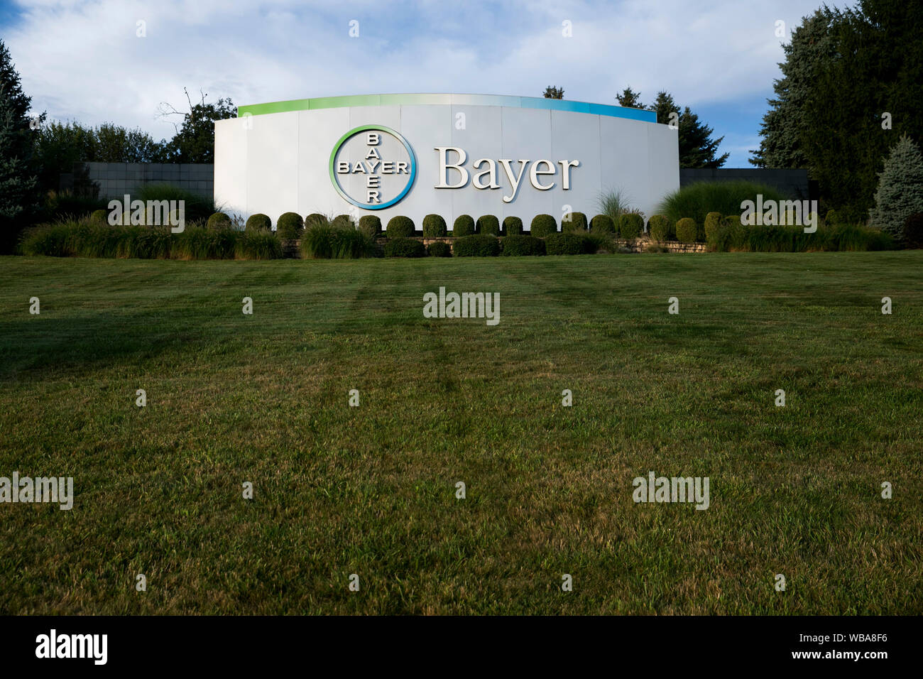 Bayer logo hi-res stock photography and images - Alamy