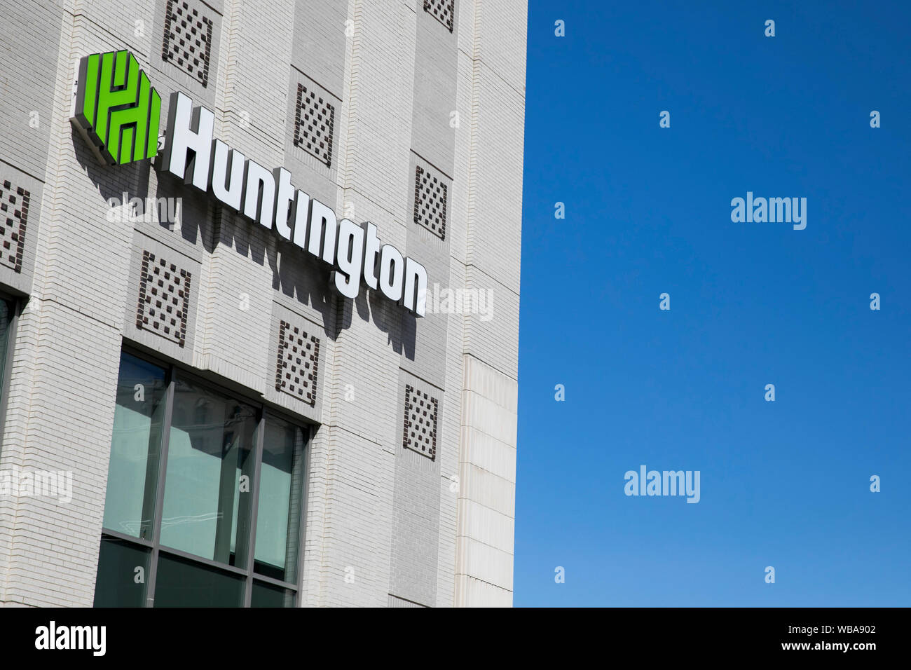 Huntington bank hi-res stock photography and images - Alamy