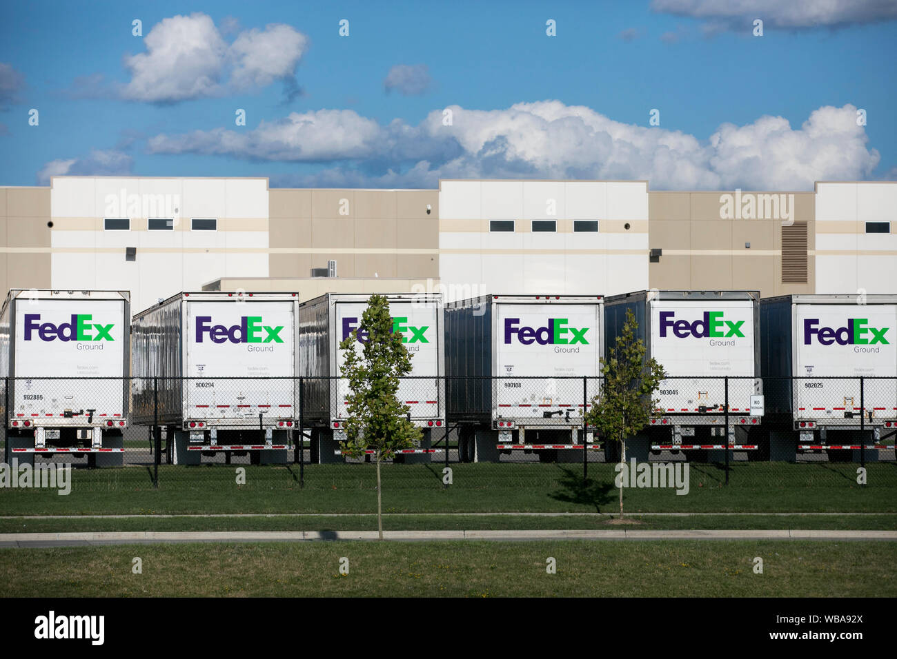 Truck warehouse distribution hi-res stock photography and images - Alamy
