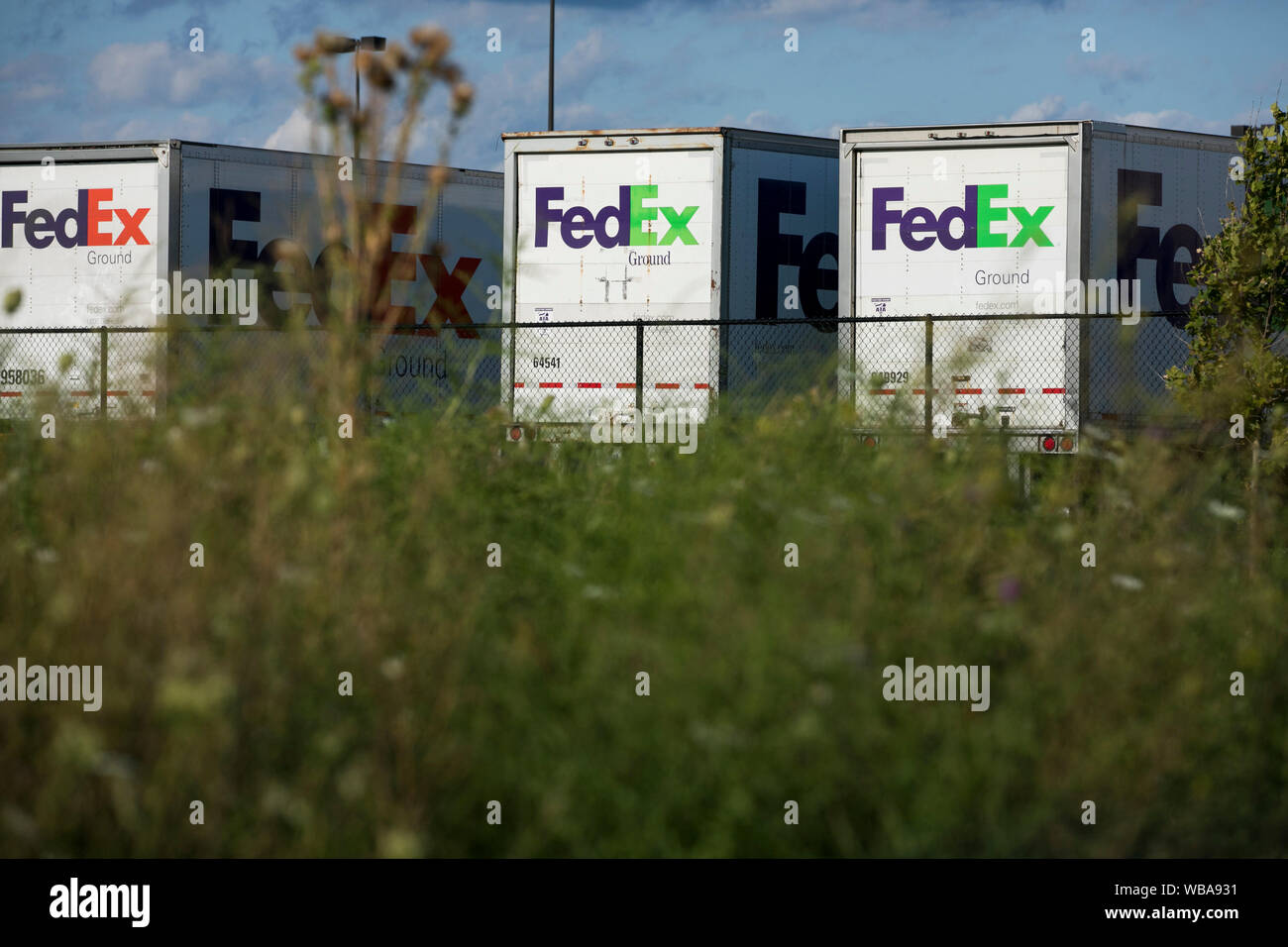 Fedex ground logo hi-res stock photography and images - Alamy