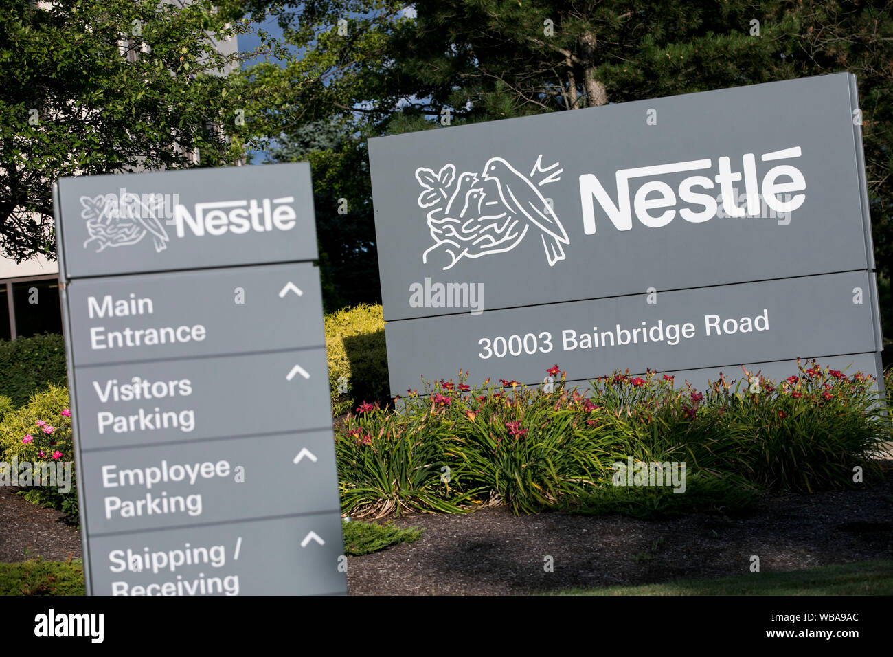 Nestle logo sign hi-res stock photography and images - Alamy