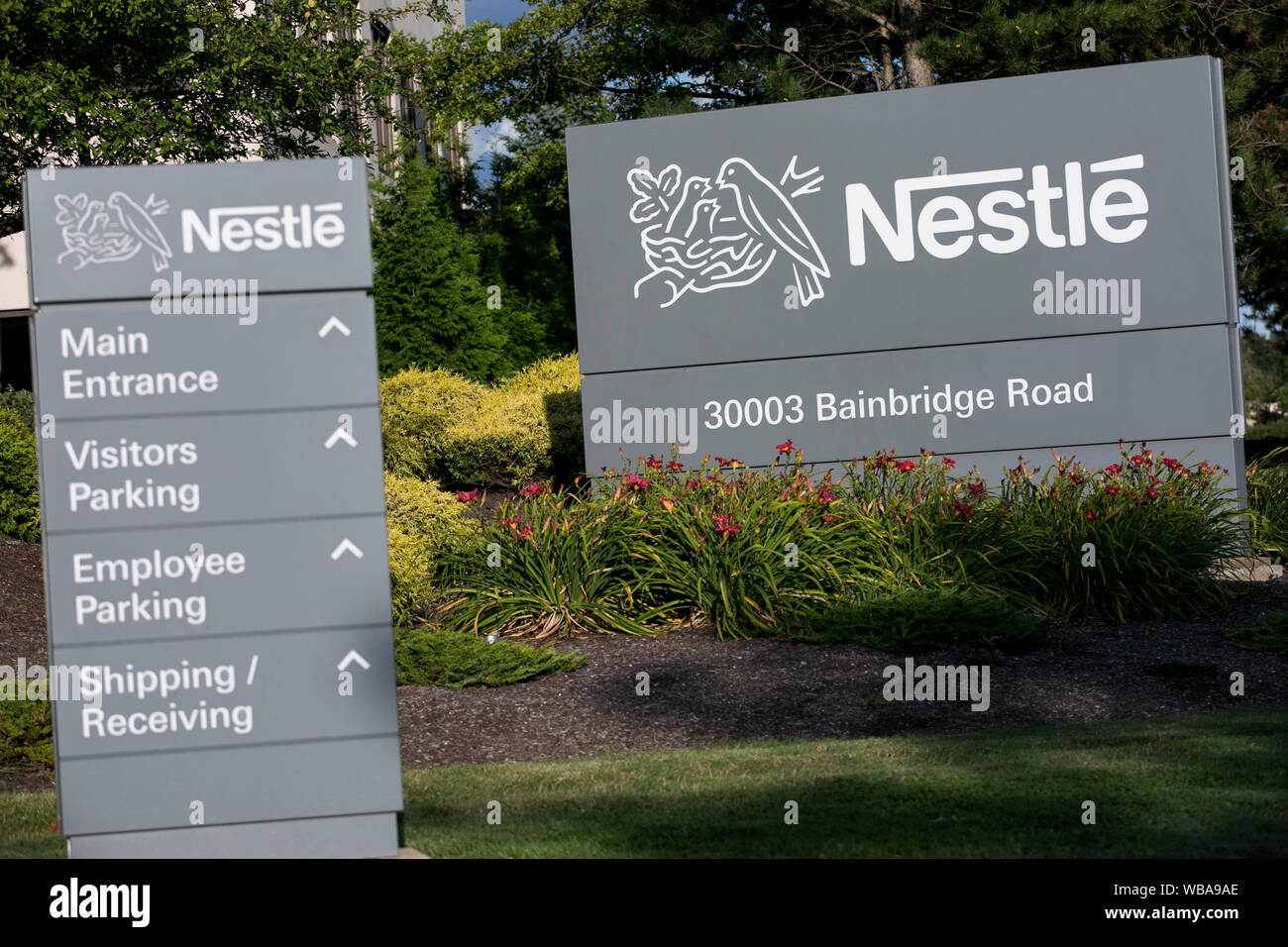 Nestle logo hi-res stock photography and images - Alamy