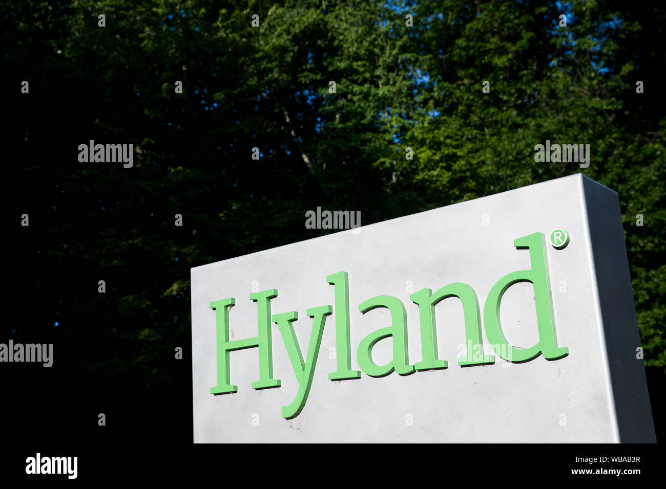 Software hyland hi-res stock photography and images - Alamy