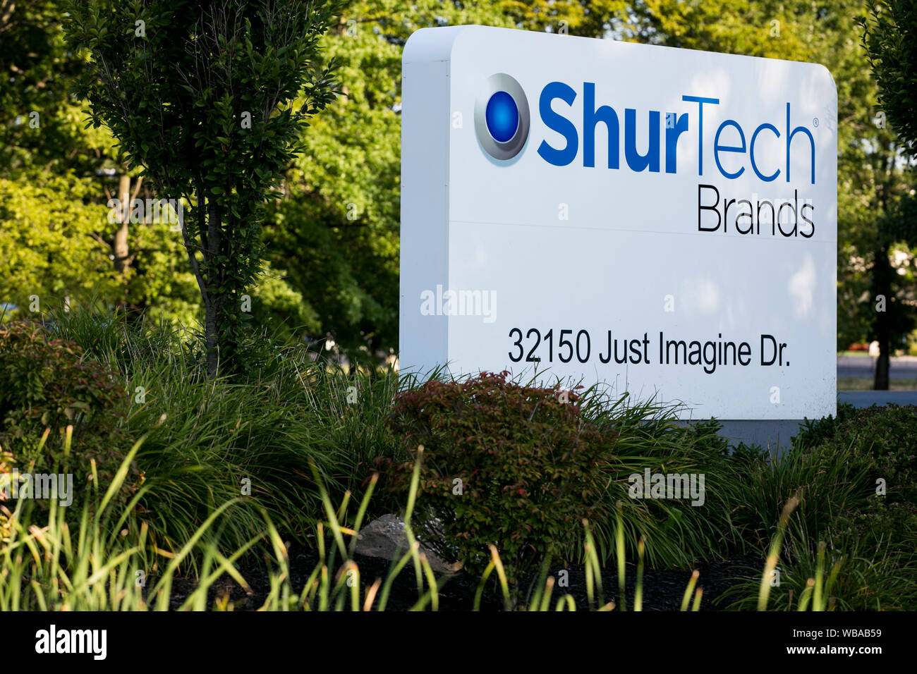 Duck logo hi-res stock photography and images - Alamy