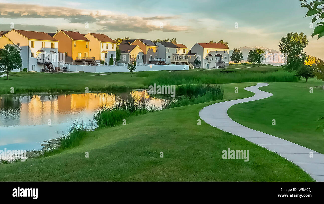 Pathway to pond hi-res stock photography and images - Alamy