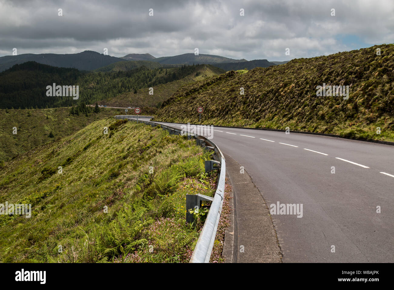 Quality road hi-res stock photography and images - Alamy