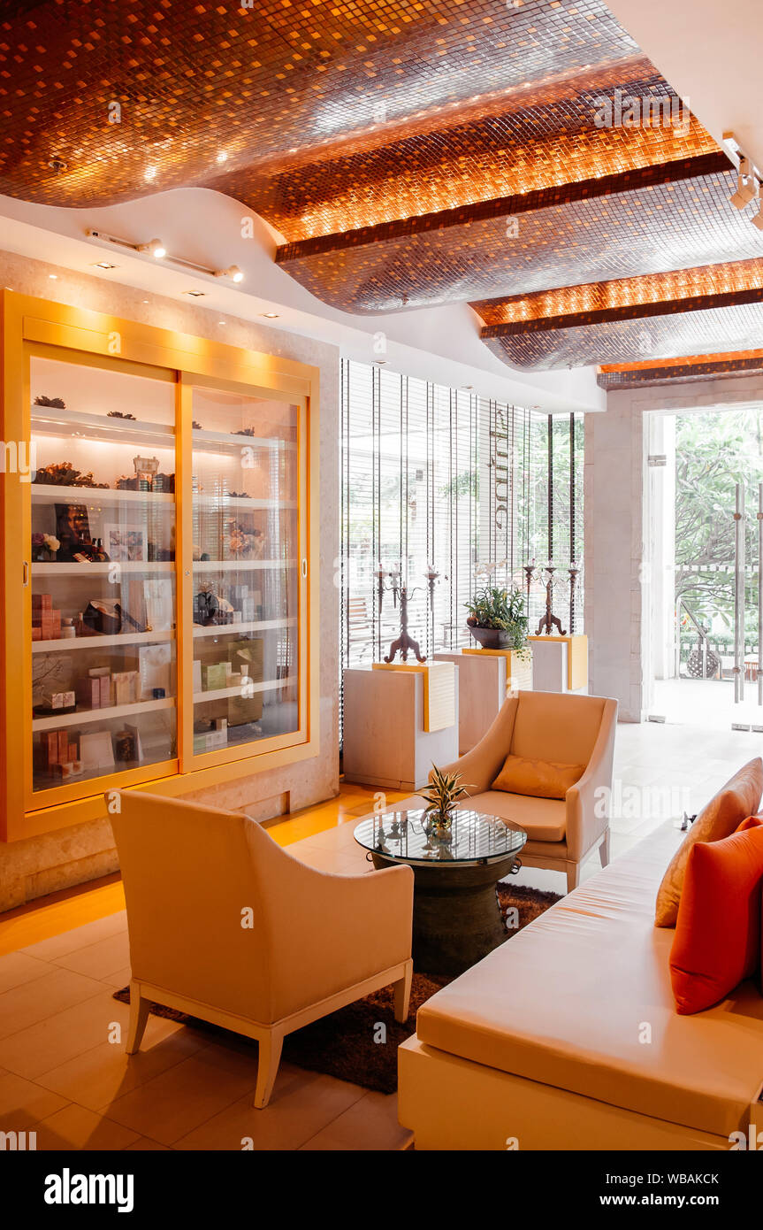AUG 7, 2014 Hua Hin, THAILAND - Asian luxury style hotel lobby with ...