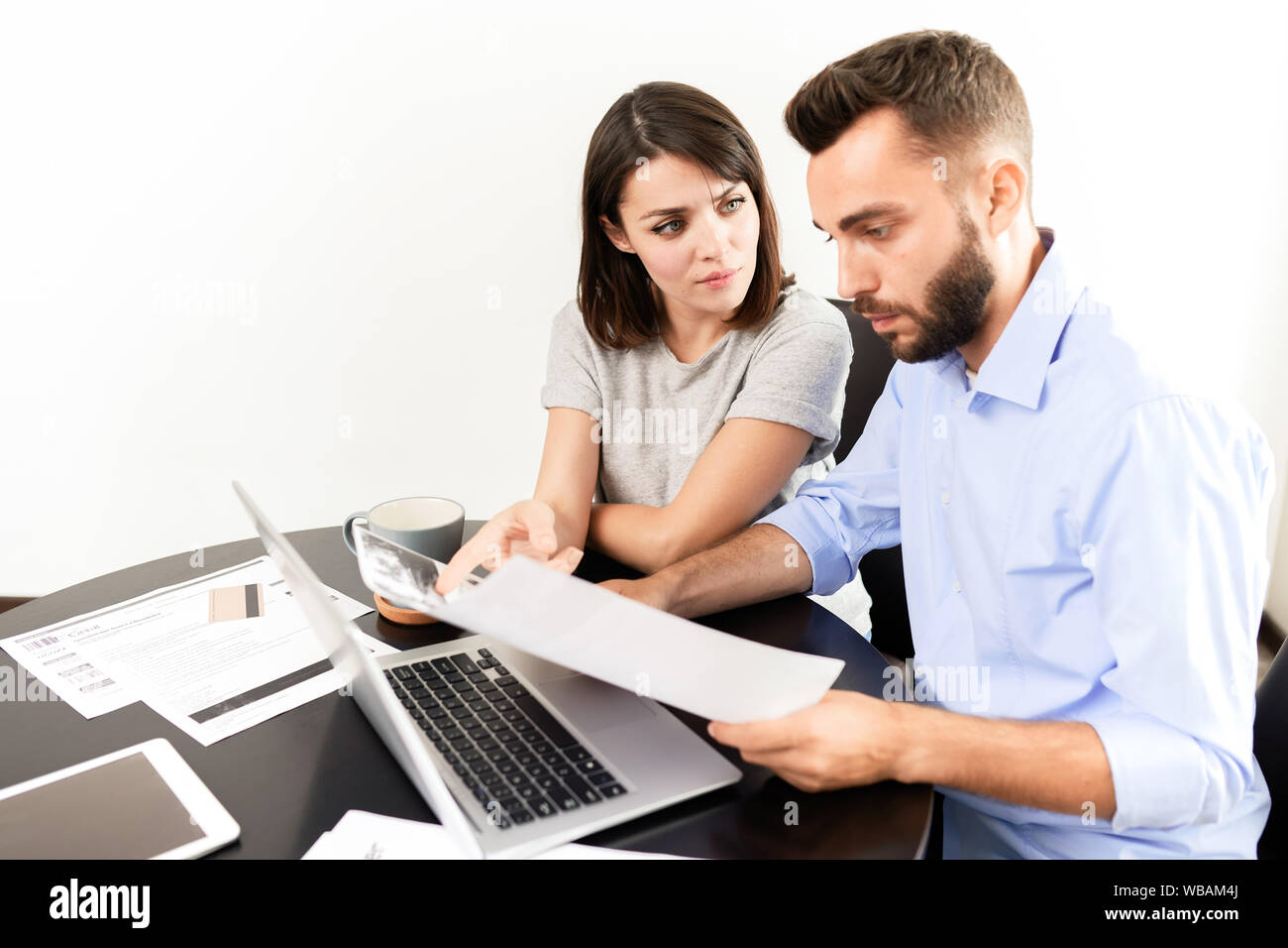 Men computer technology documents hi-res stock photography and images ...