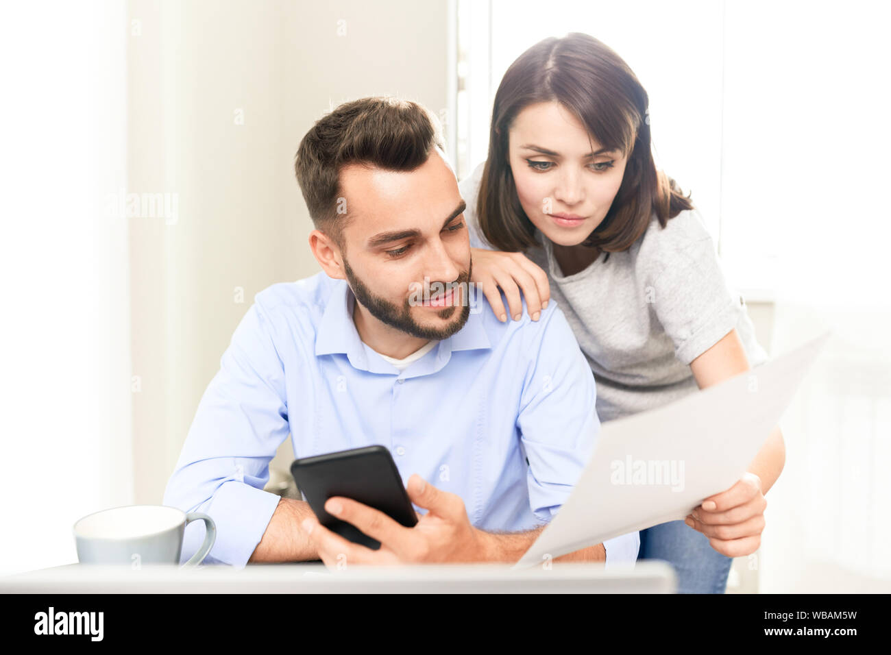 Men computer technology documents hi-res stock photography and images ...