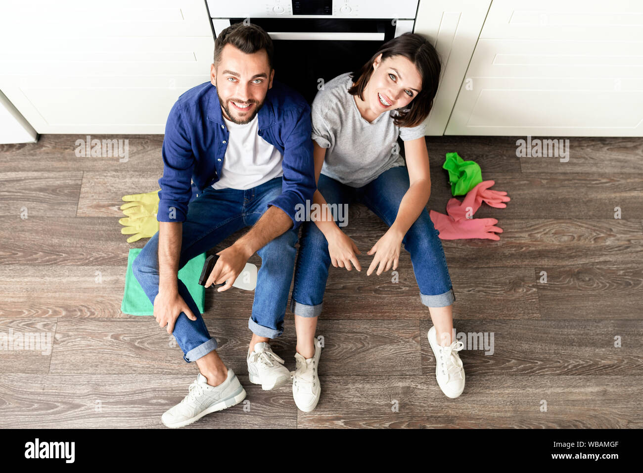 Men women cleaning house hi-res stock photography and images - Alamy