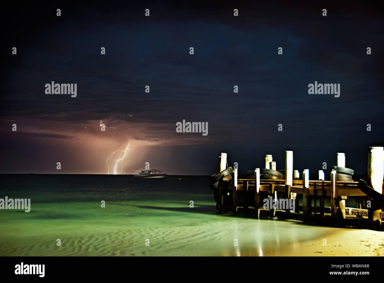 Rockingham jetty western australia hi-res stock photography and images ...