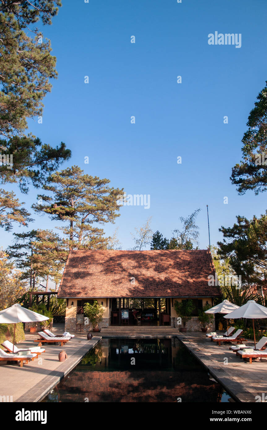 Infinity pool in forest hi-res stock photography and images - Alamy