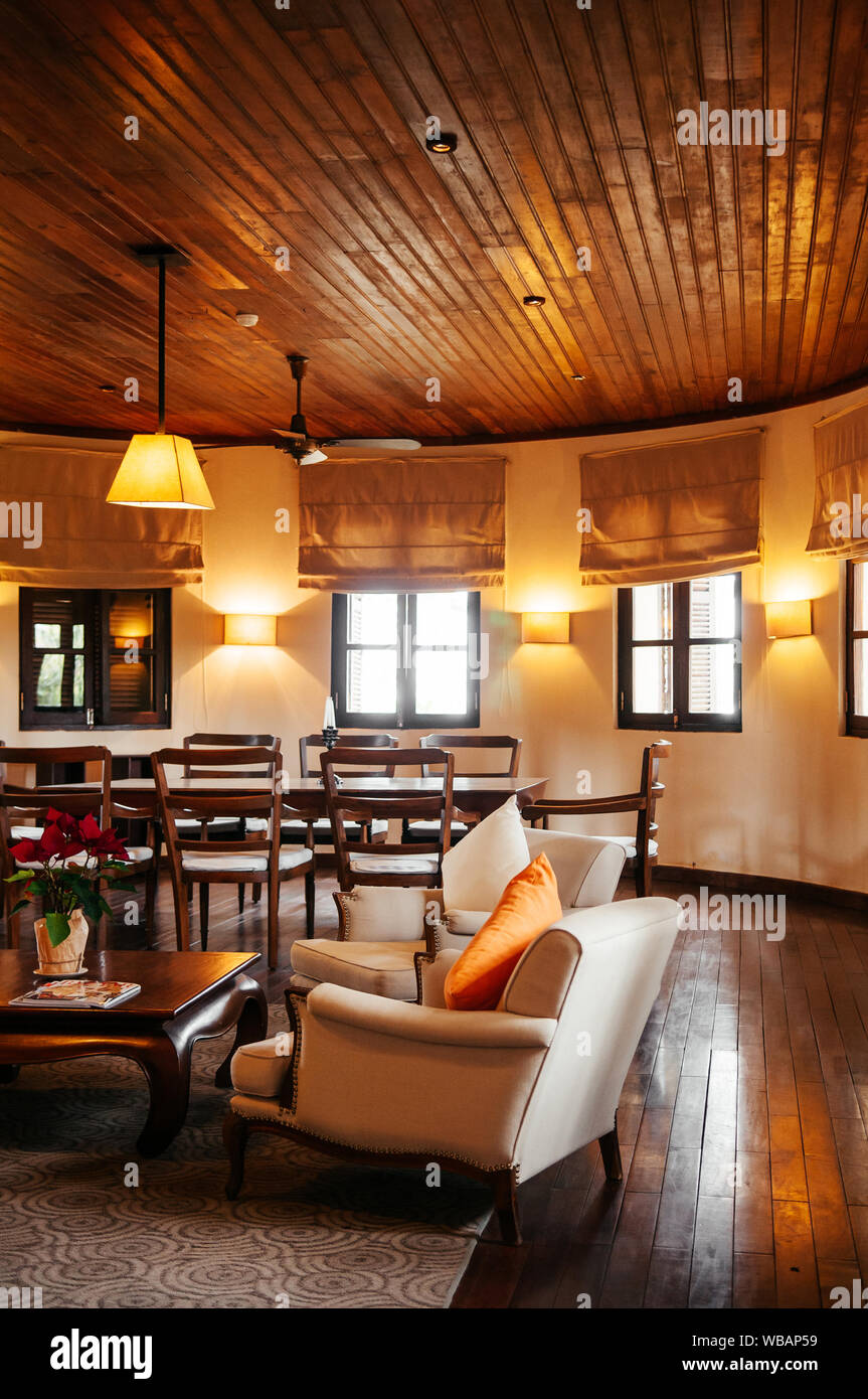 Colonial living room hi-res stock photography and images - Alamy