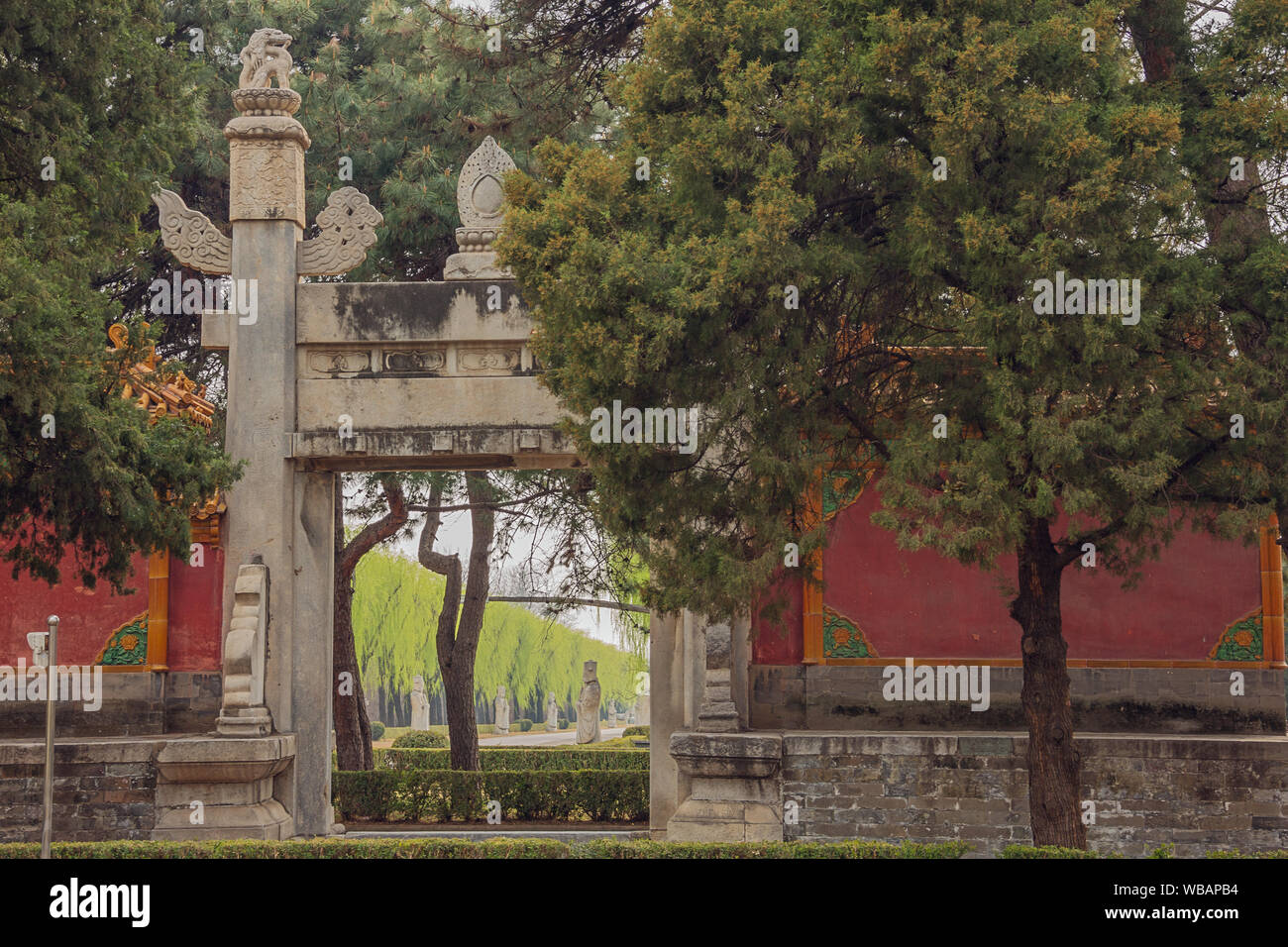 Dragon and phoenix gate hi-res stock photography and images - Alamy