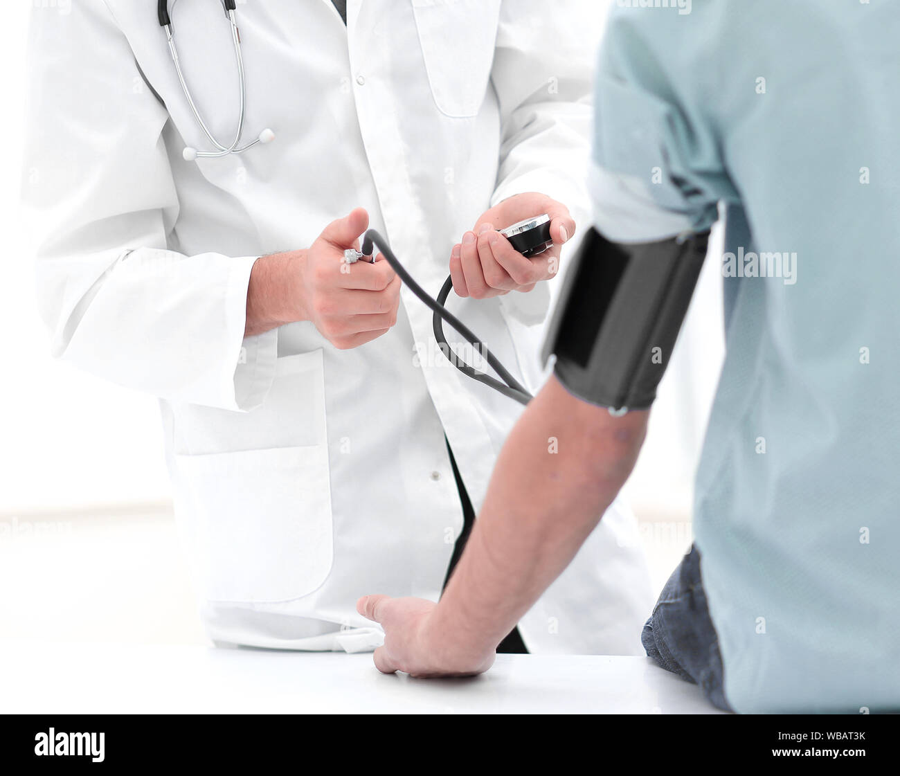 Doctor measuring blood pressure with sphygmomanometer Stock Photo - Alamy
