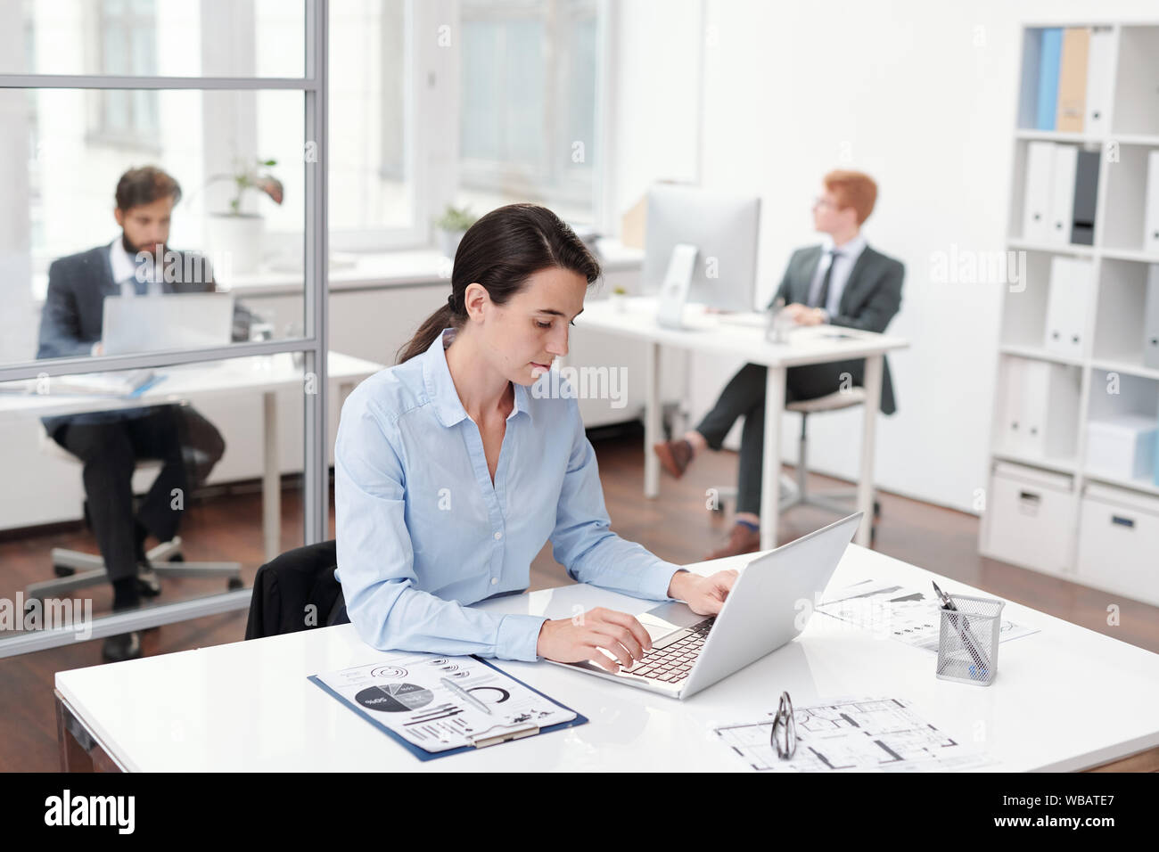 Office intern hi-res stock photography and images - Alamy