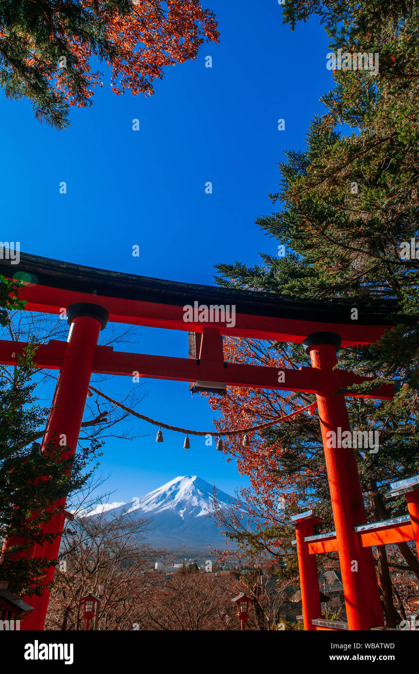 Red Torii gate of Chureito Pagoda and Snow covered Mount Fuji under ...