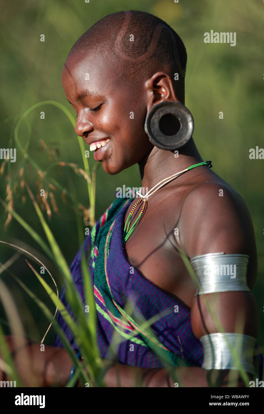 Suri ethiopia woman hi-res stock photography and images - Alamy
