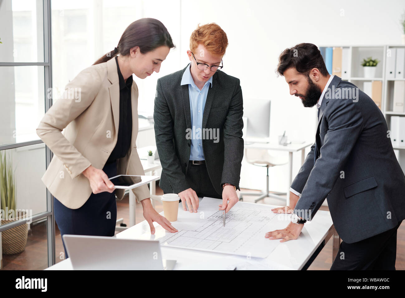 Teamwork business engineers hi-res stock photography and images - Alamy