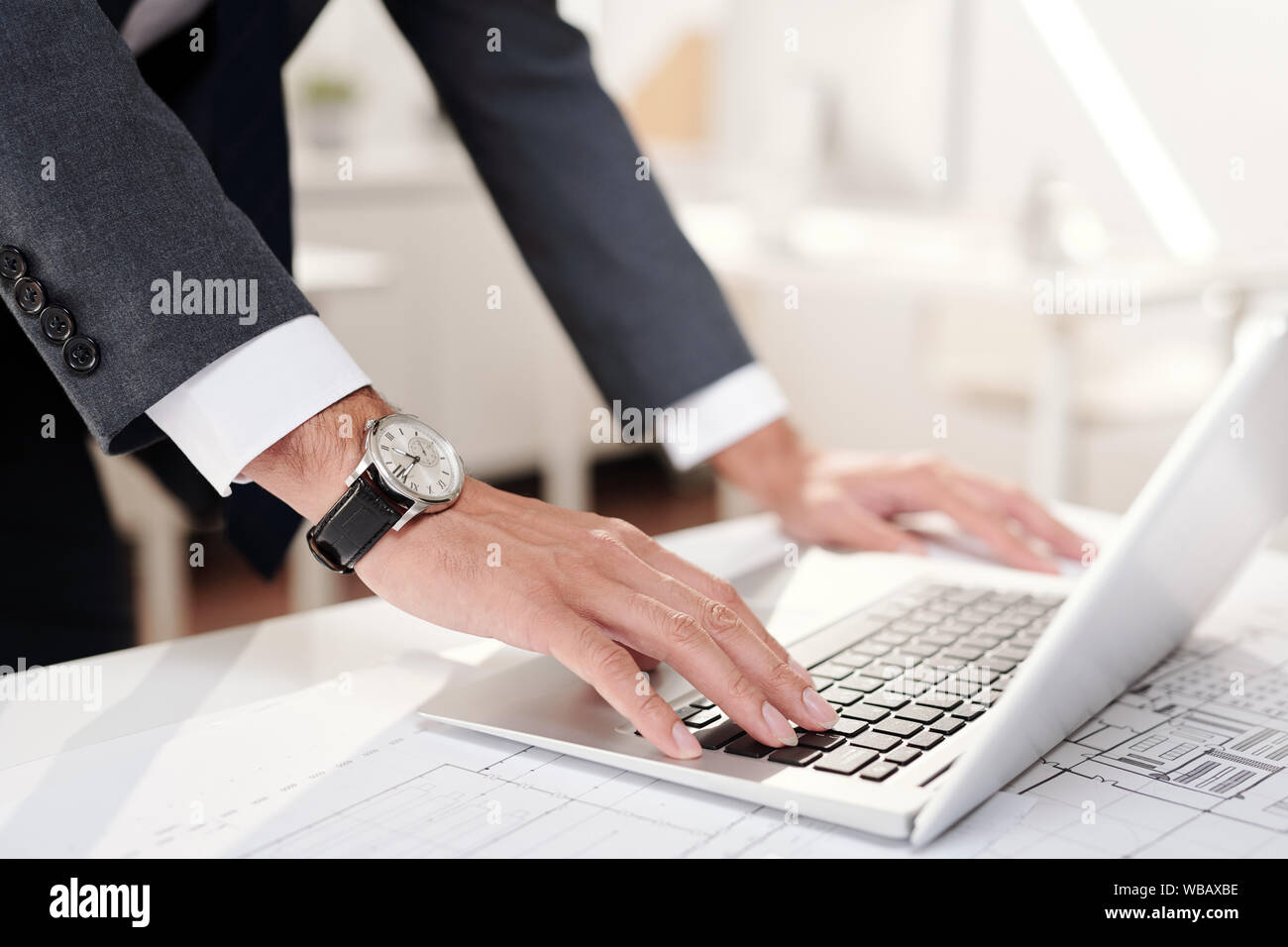 Working businessman hi-res stock photography and images - Alamy