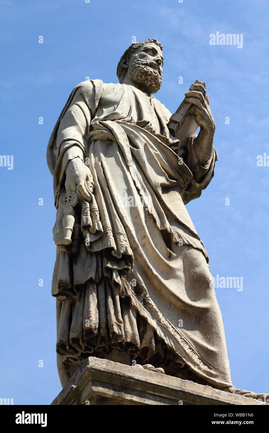 Saint peter statue rome key hi-res stock photography and images - Alamy