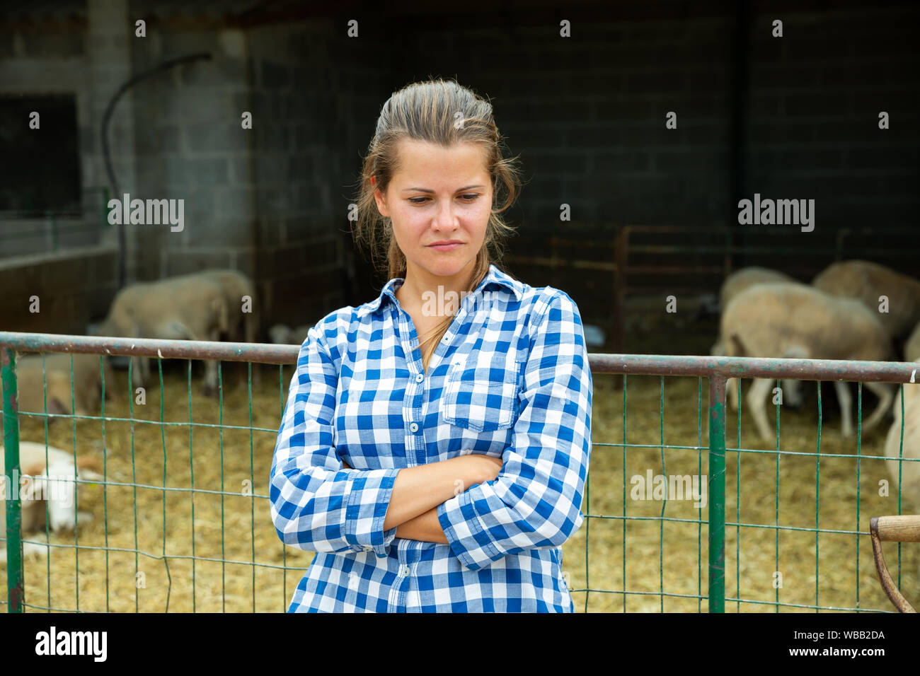 Country girl farm animals hi-res stock photography and images - Alamy