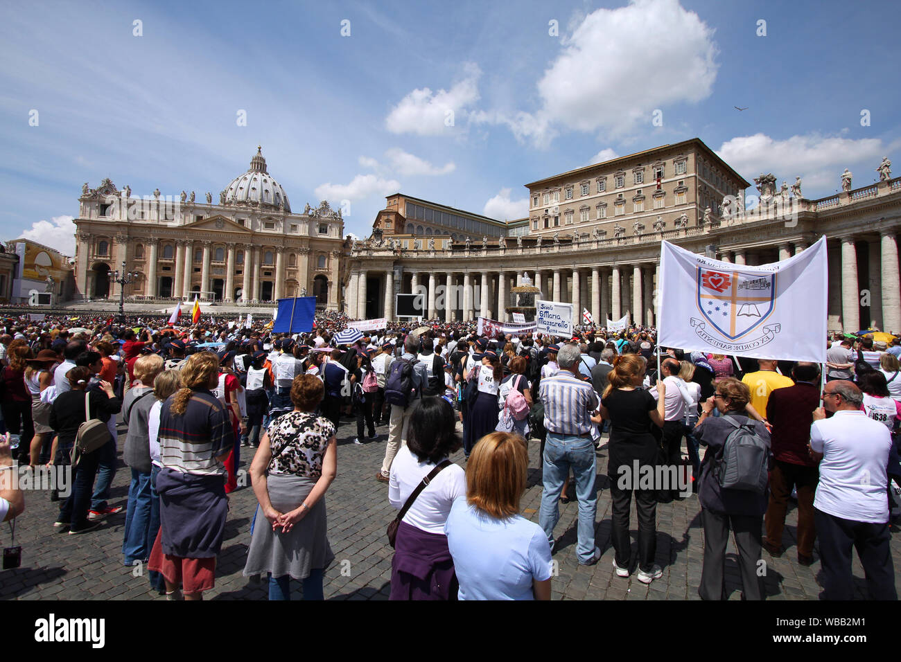 People praying together in church hi-res stock photography and images ...